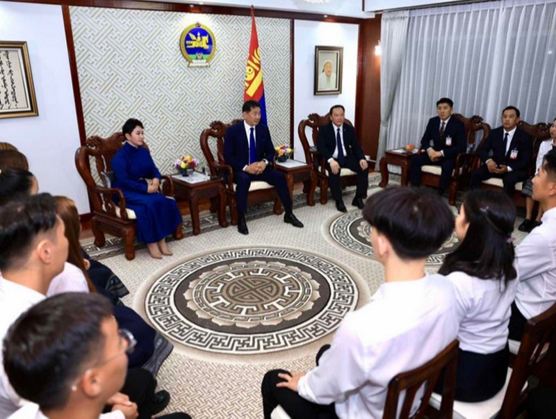 Монгол Улсын Ерөнхийлөгч У Хүрэлсүх БНАЛАУ д суралцаж буй монгол оюутнуудтай уулзлаа